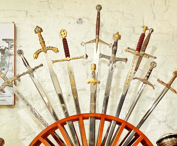 Authentic Swords, Armor, & Historical Clothing - Museum Replicas
